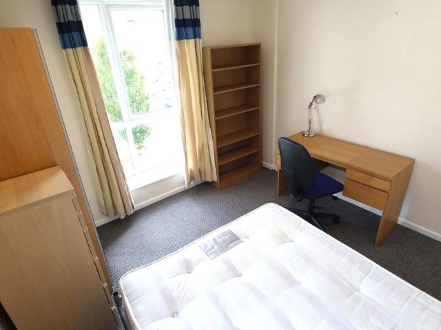 4 bedroom semi detached house to rent
