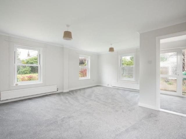 4 bedroom semi detached house to rent