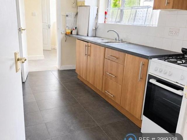 4 bedroom semi detached house to rent