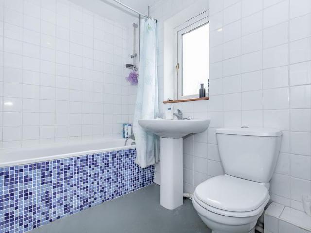 4 bedroom semi detached house to rent