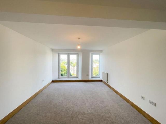 4 bedroom semi detached house to rent