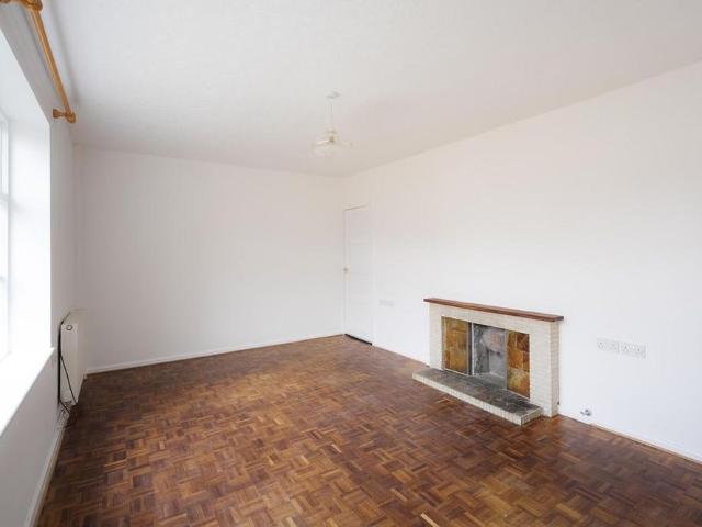 4 bedroom semi detached house to rent