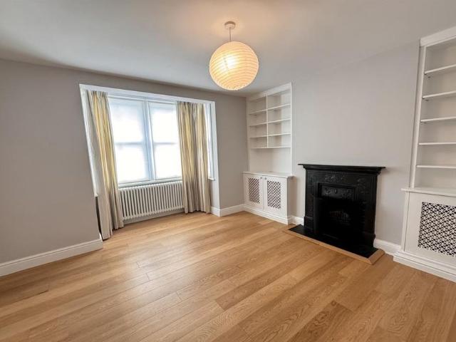 4 bedroom semi detached house to rent