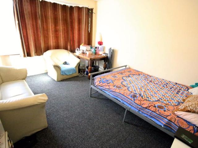 4 bedroom semi detached house to rent