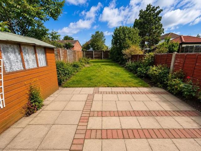 4 bedroom semi detached house to rent