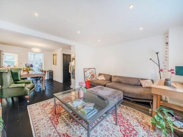 4 bedroom semi detached house to rent