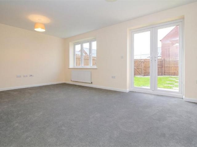 4 bedroom semi detached house to rent