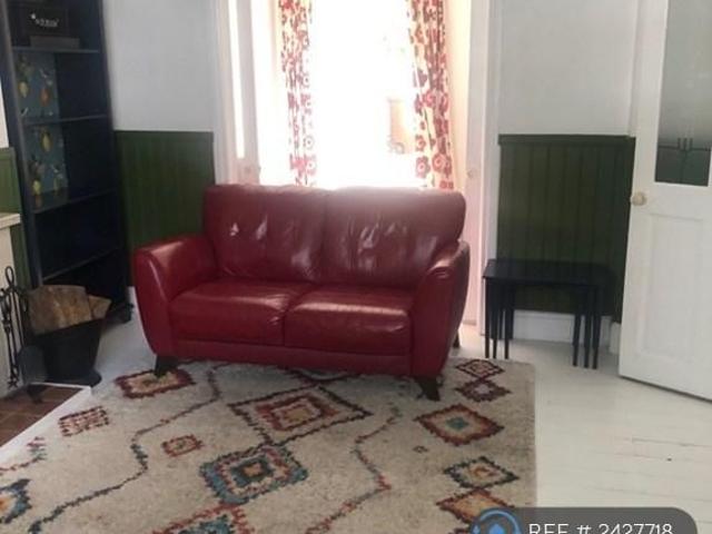 4 bedroom semi detached house to rent
