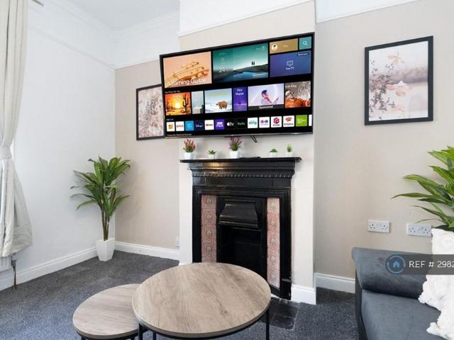 4 bedroom semi detached house to rent