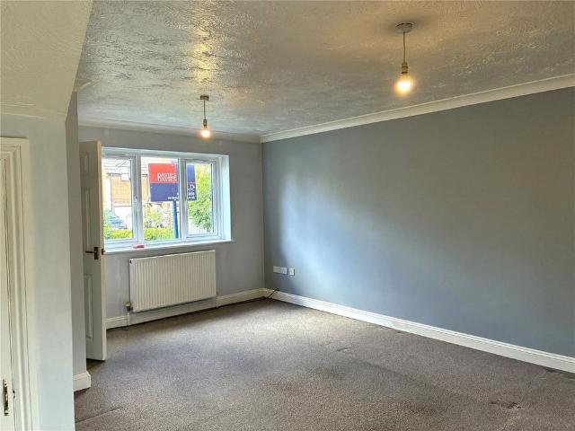 4 bedroom semi detached house to rent