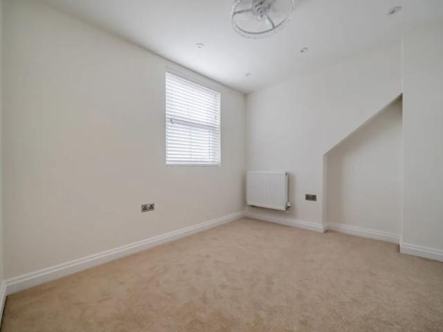 4 bedroom semi detached house to rent