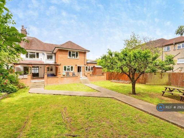 4 bedroom semi detached house to rent