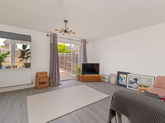 4 Bedroom Semi Detached House To Rent