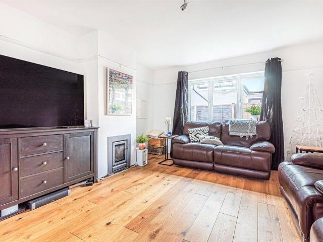 4 bedroom semi detached house to rent