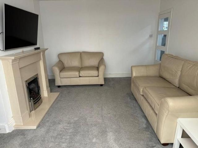 4 bedroom semi detached house to rent