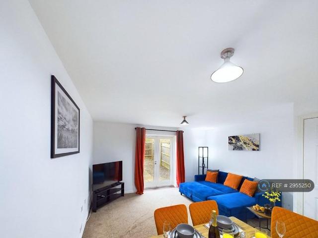 4 bedroom semi detached house to rent
