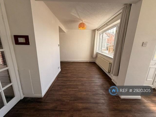 4 bedroom semi detached house to rent