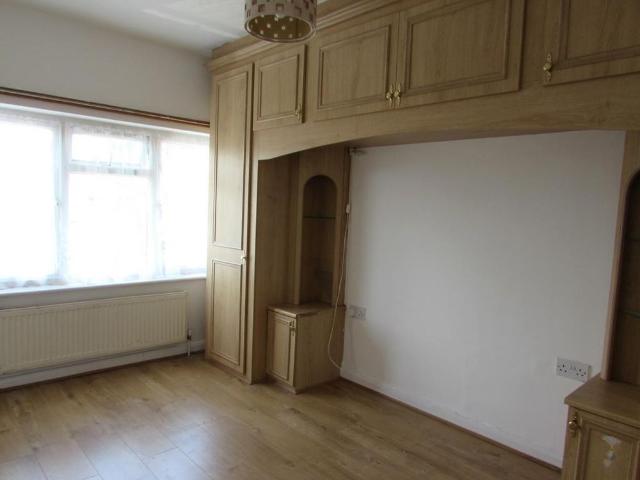 4 bedroom semi detached house to rent