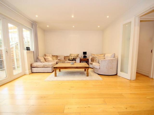 4 bedroom semi detached house to rent