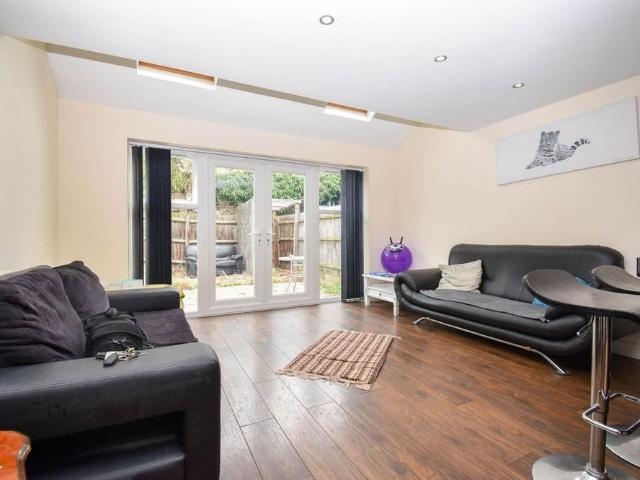 4 bedroom semi detached house to rent