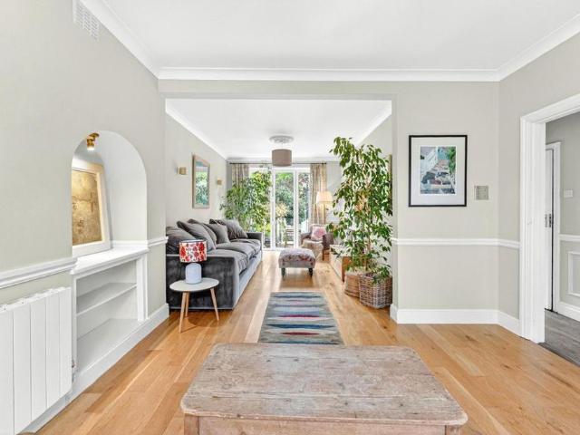 4 bedroom semi detached house to rent