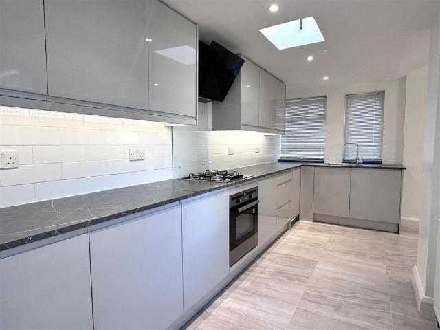 4 bedroom semi detached house to rent