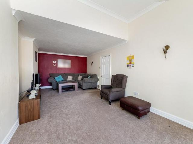4 bedroom semi detached house to rent