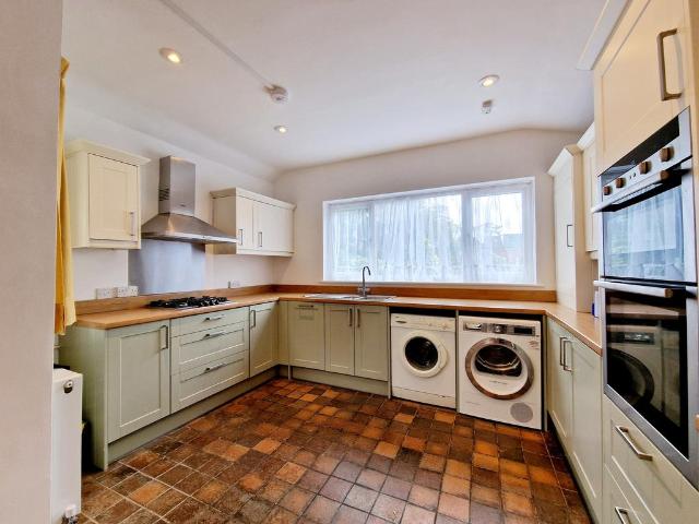 4 bedroom semi detached house to rent