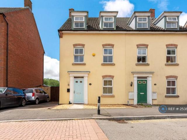 4 bedroom semi detached house to rent