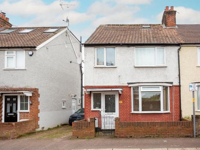 4 bedroom semi detached house to rent