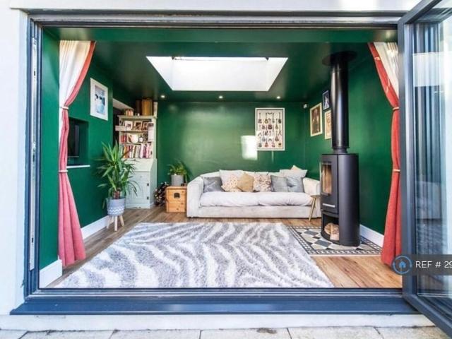 4 bedroom semi detached house to rent