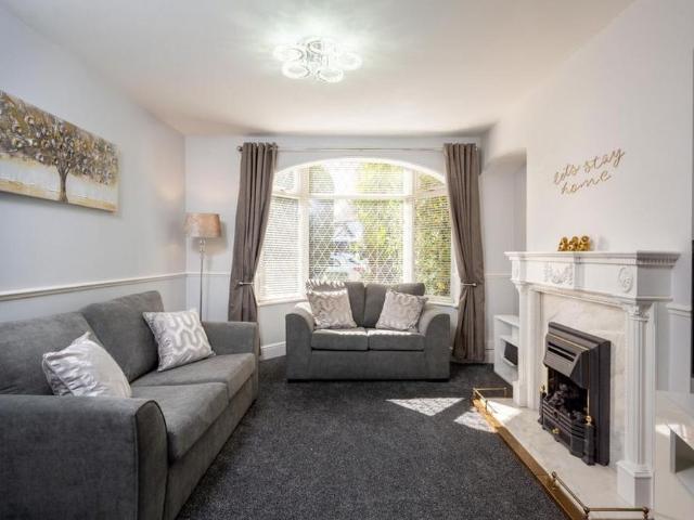 4 bedroom semi detached house to rent