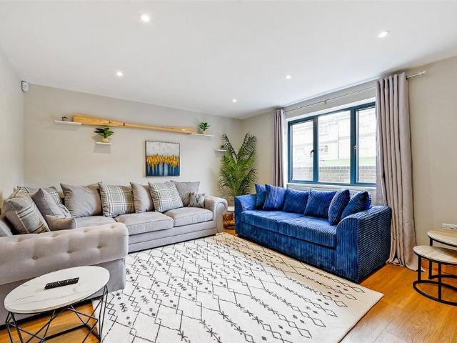 4 bedroom semi detached house to rent