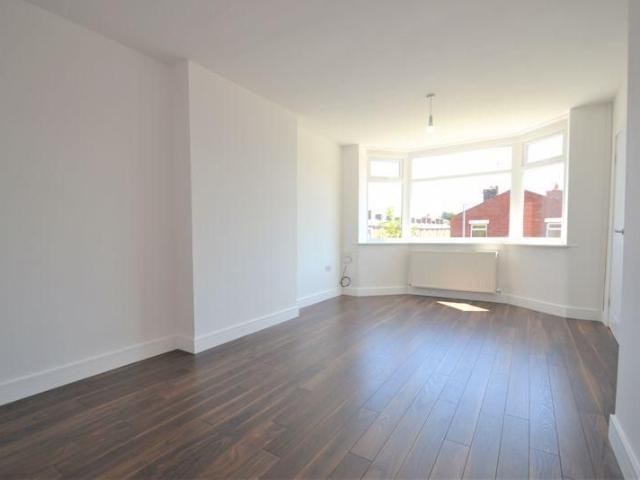 4 bedroom semi detached house to rent