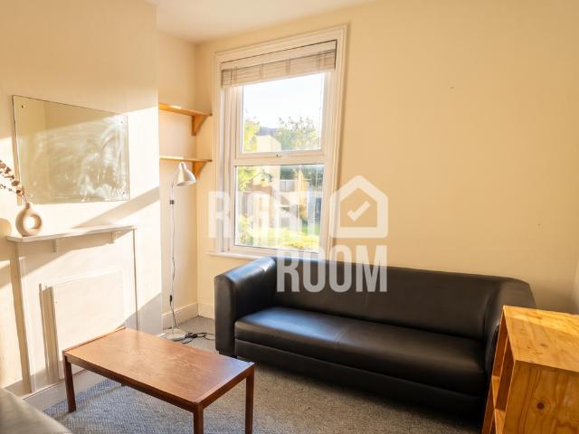 4 bedroom semi detached house to rent