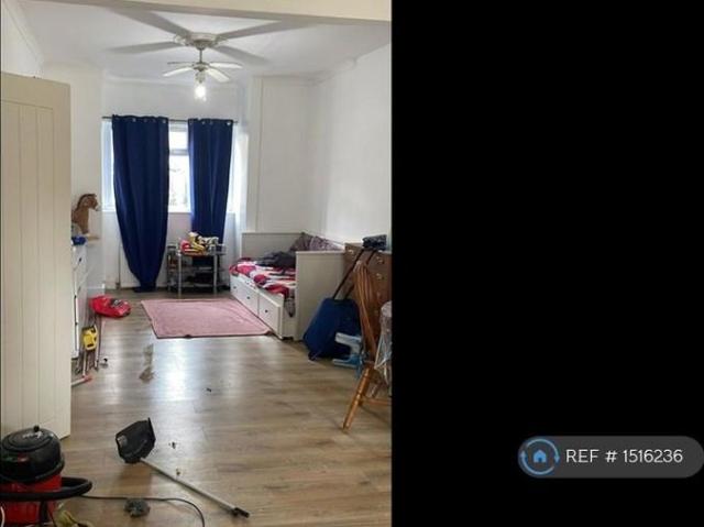 4 bedroom semi detached house to rent