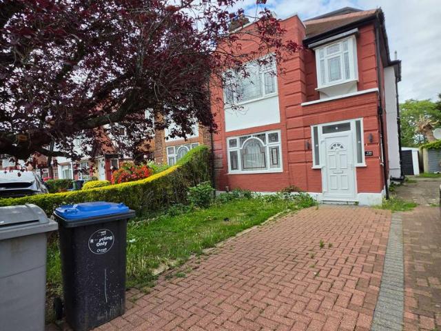 4 bedroom semi detached house to rent