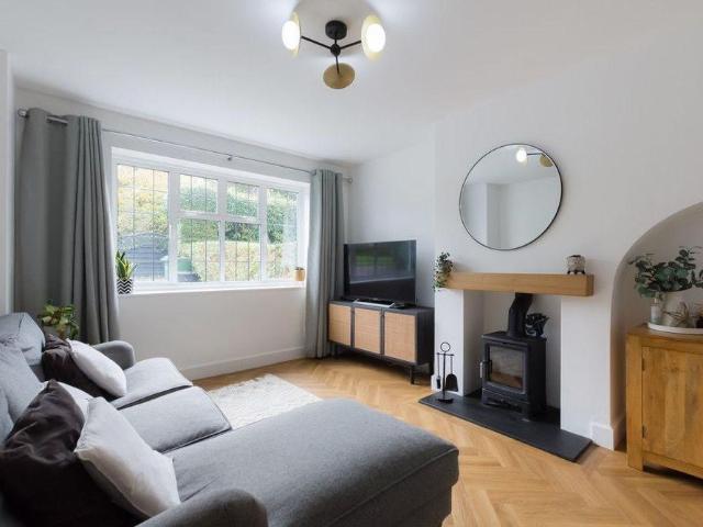 4 bedroom semi detached house to rent