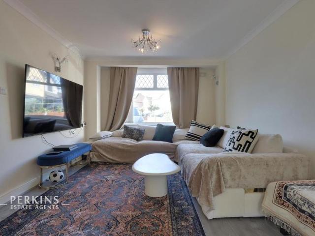 4 bedroom semi detached house to rent
