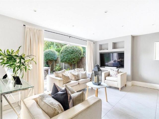 4 bedroom semi detached house to rent