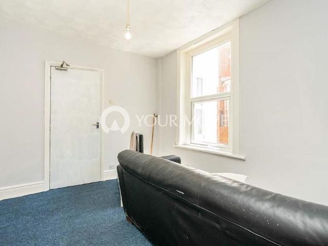 4 bedroom semi detached house to rent