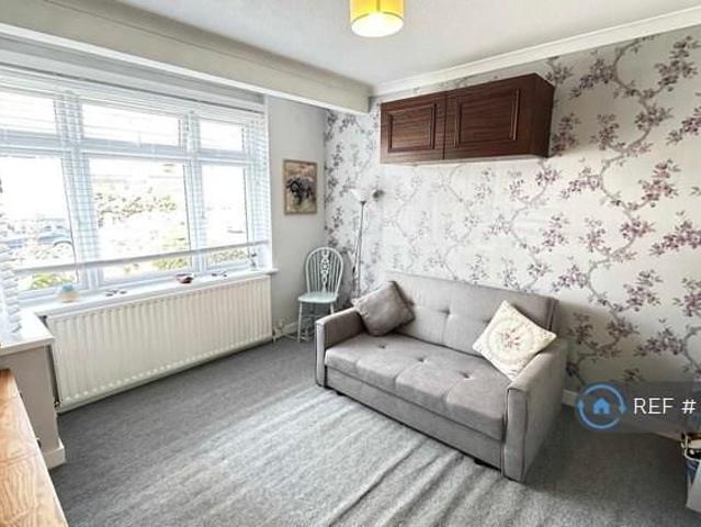 4 bedroom semi detached house to rent