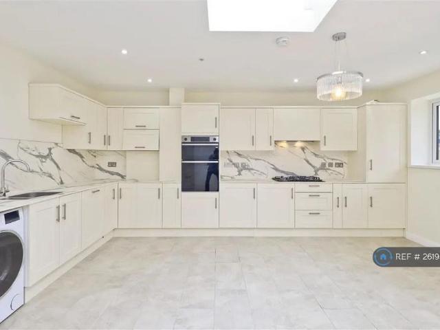 4 bedroom semi detached house to rent