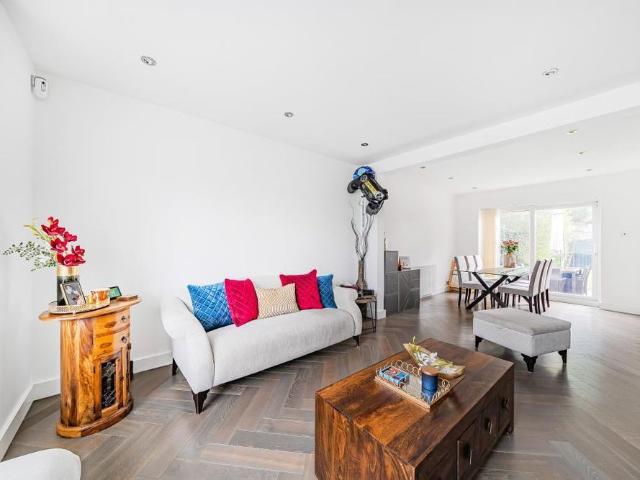4 bedroom semi detached house to rent