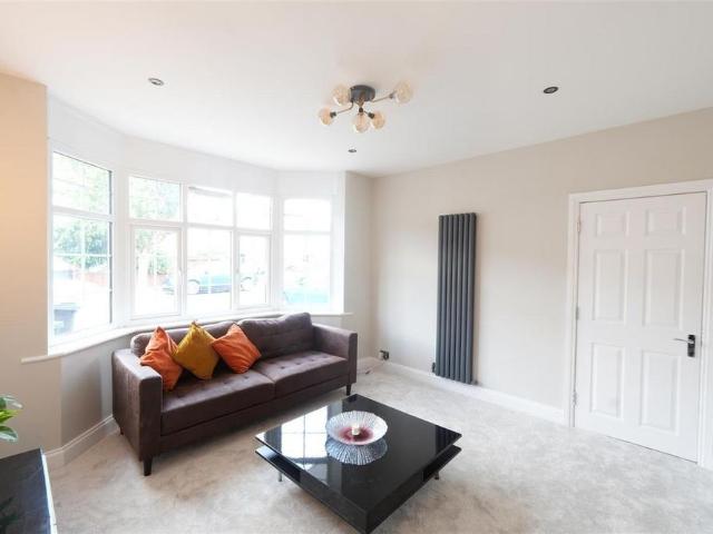 4 bedroom semi detached house to rent