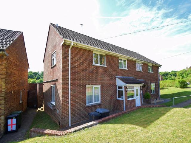 4 bedroom semi detached house to rent