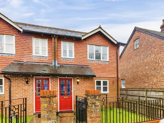 4 bedroom semi detached house to rent