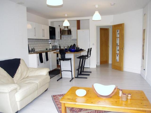 4 bedroom semi detached house to rent