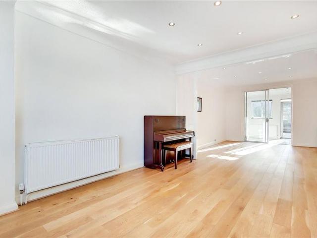 4 bedroom semi detached house to rent