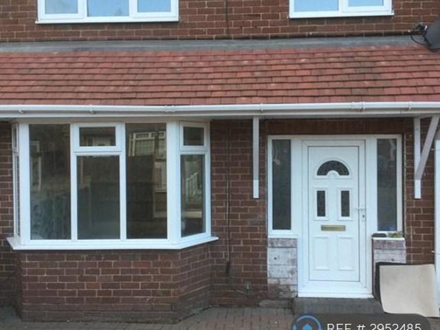 4 bedroom semi detached house to rent